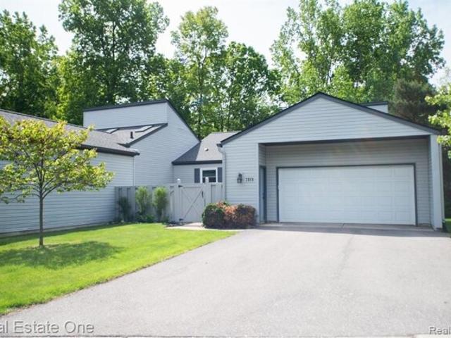 Breckenridge Dr Unit,genoa Township, Condo For Sale