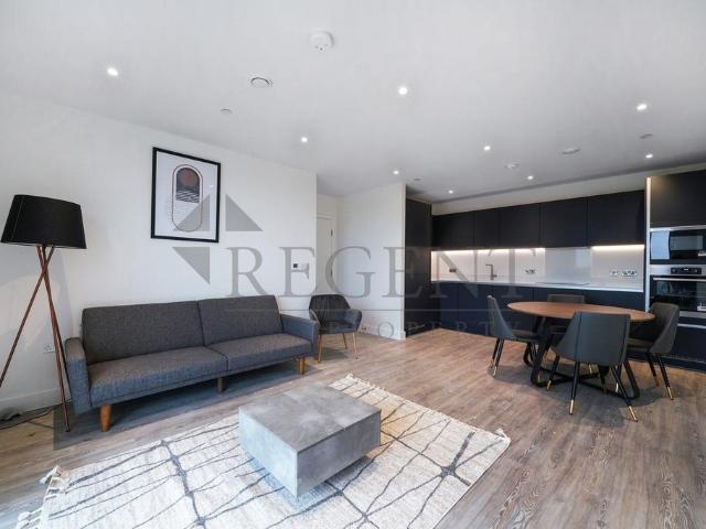 Brecon Court, Hounslow, TW3 2 bed apartment to rent £2,150 pcm £496 pw