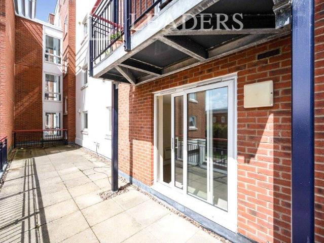 Brecon House, The Canalside. 2 bed flat to rent £1,850 pcm £427 pw