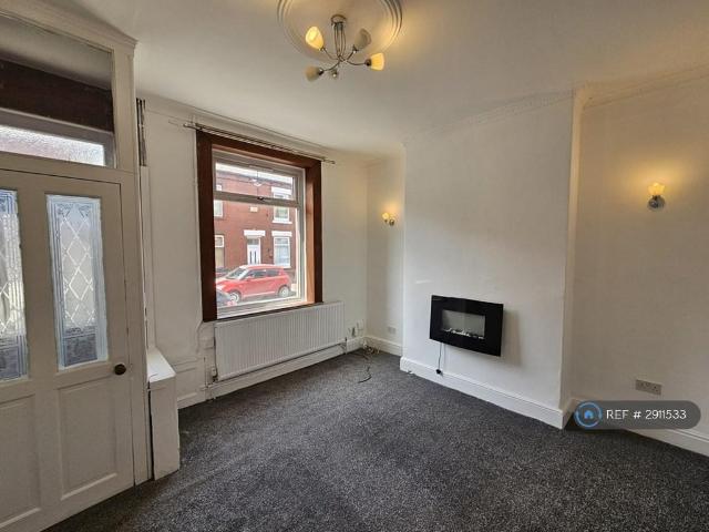 Bredbury St, Oldham, OL9 3 bed terraced house to rent £1,075 pcm £248 pw