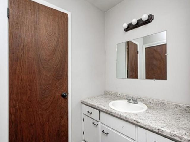 Breeza 32 Apartments 2 Bedroom Apartment for Rent at 622 Wood Dale Ter, Greenwood, IN 46142