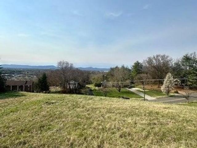 Breezewood Cir, Vinton, VA 24179