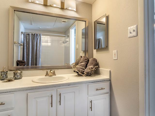 Breeze at Clear Lake 1 Bedroom Apartment for Rent at 300 Cyberonics Blvd, Houston, TX 77058 Clear Lake