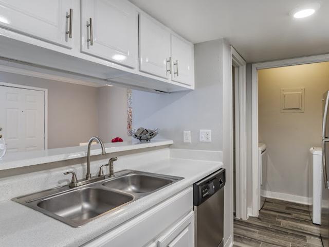 Breeze at Clear Lake 2 Bedroom Apartment for Rent at 300 Cyberonics Blvd, Houston, TX 77058 Clear Lake