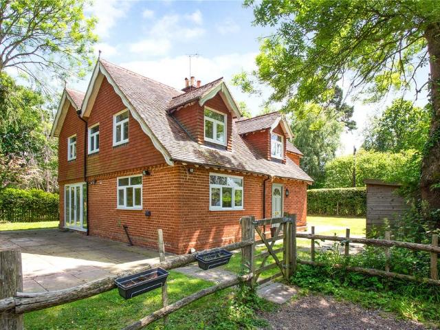 Brenchley Road, Horsmonden. 5 bed detached house to rent £3,200 pcm £738 pw