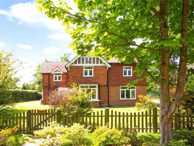 Brenchley Road, Horsmonden. 5 bed detached house to rent £2,995 pcm £691 pw