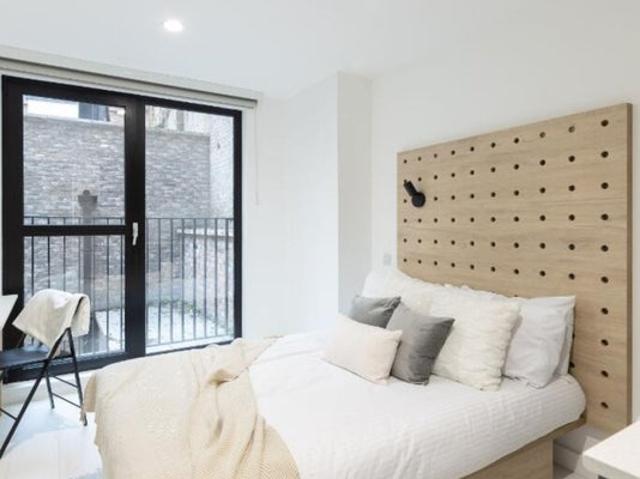 Brend New Studio in Canary Wharf Area Book a View
