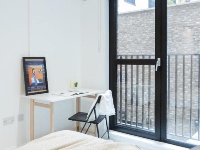Brend New Studio in Canary Wharf Area Book a View