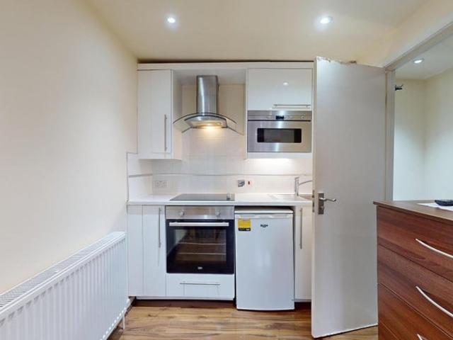 Brend New Studio in Willesden Green Book a Viewing