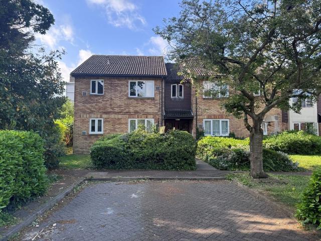 Brendon Close, Harlington, Hayes UB3, Studio to rent, £900 pcm | PrimeLocation