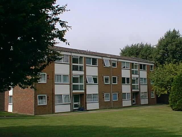 Brendans Close, Hornchurch 2 bed flat to rent £1,550 pcm £358 pw