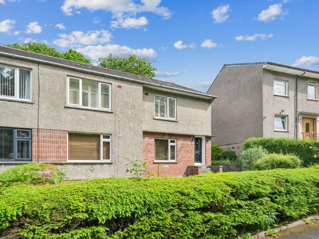 Brenfield Road, Muirend, Glasgow, G44 4 bed flat to rent £1,695 pcm £391 pw