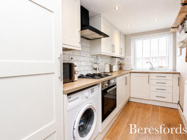 Brent Court, Compton Avenue, RM2 2 bed apartment to rent £1,600 pcm £369 pw