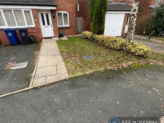 Brent Close, Newcastle, ST5 4 bed semi detached house to rent £1,550 pcm £358 pw