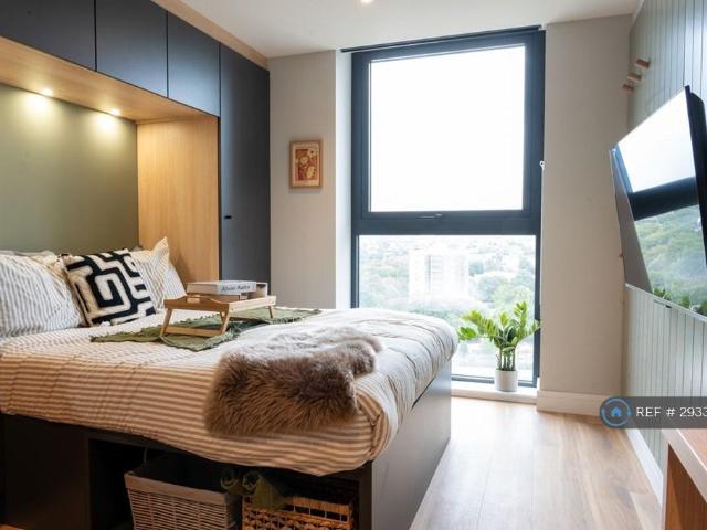 Brent Cross, Brent Cross, NW2 Studio to rent £1,560 pcm £360 pw