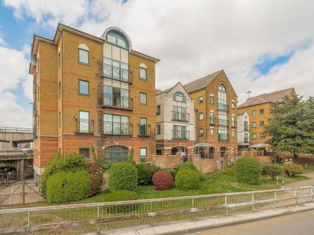 Brent Cross Gardens, Brent Cross NW4, Studio to rent, £1,096 pcm | PrimeLocation