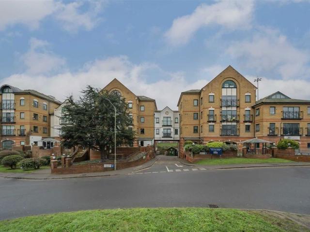 Brent Cross Gardens, Brent Cross NW4, Studio to rent, £1,400 pcm | PrimeLocation