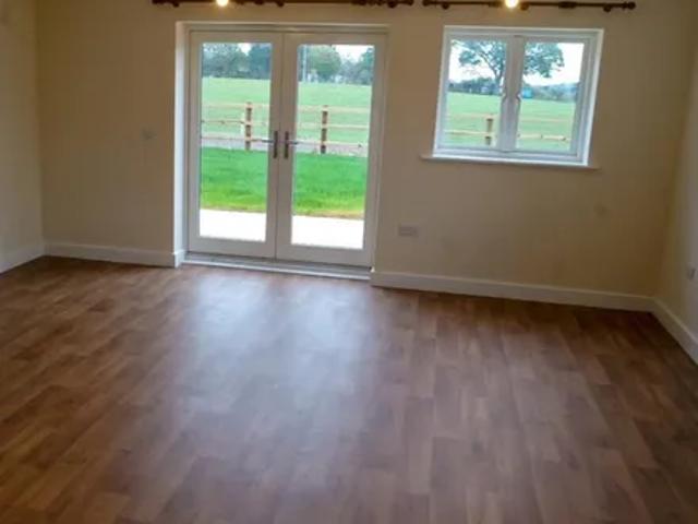 Brent Farm Lodge, Barnet Gate Lane, London, EN5 2AE, United Kingdom | 3 bed duplex for rent #139474984 | Rentberry