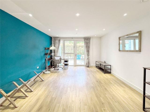 Brent House, 50 Wandsworth Road, London SW8, 2 bed flat to rent, £3,600 pcm | PrimeLocation