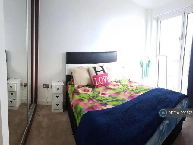 Brent House, London, SW8 1 bed flat to rent £2,790 pcm £644 pw