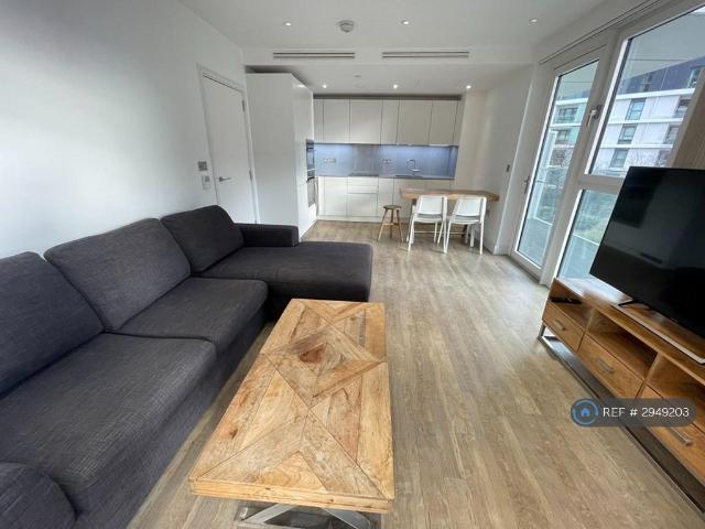 Brent House, London, SW8 1 bed flat to rent £2,900 pcm £669 pw