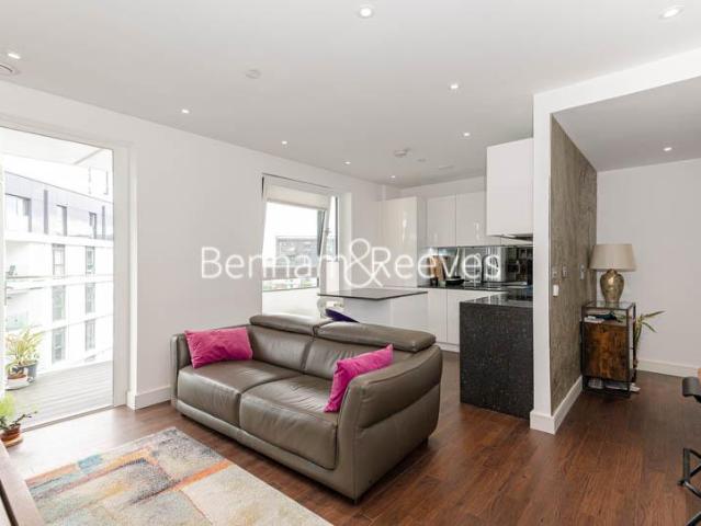 Brent House, Nine Elms SW8 1 bed apartment to rent £2,950 pcm £681 pw
