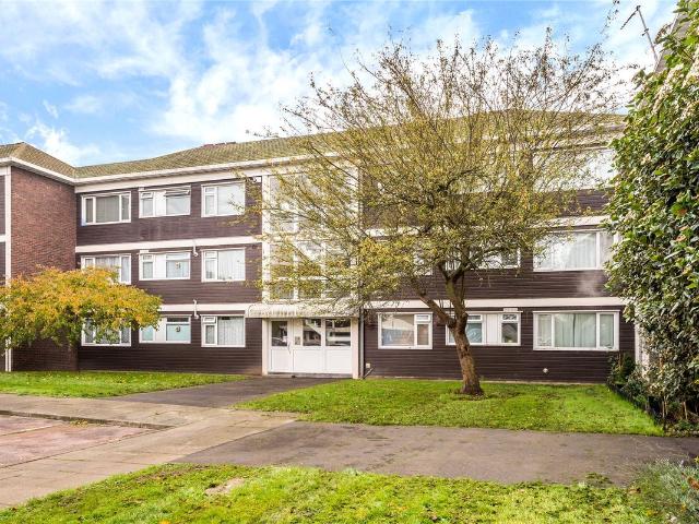 Brent Lea, Brentford TW8, 3 bed flat to rent, £2,150 pcm | PrimeLocation