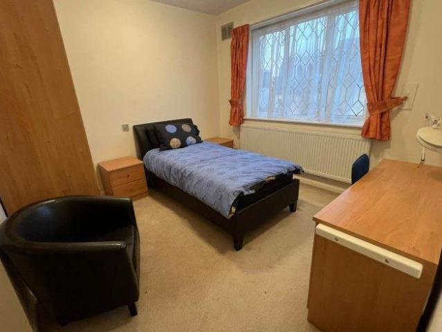 Brent Road 3 bed house share to rent £2,850 pcm £658 pw