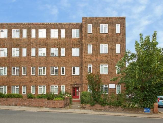 Brent Street, Hendon NW4, 2 bed flat to rent, £2,600 pcm | PrimeLocation