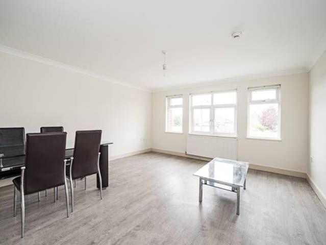 Brent Street, Hendon 2 bed flat to rent £1,950 pcm £450 pw