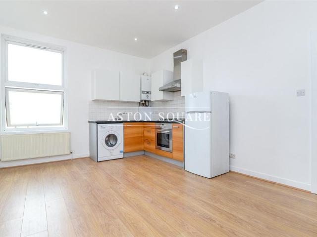 Brent Street, London, NW4 2 bed apartment to rent £1,750 pcm £404 pw