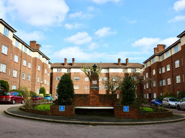 Brent Street, London NW4, 3 bed flat to rent, £1,950 pcm | PrimeLocation
