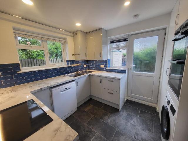 Brentmead Close, Hanwell 2 bed maisonette to rent £2,100 pcm £485 pw