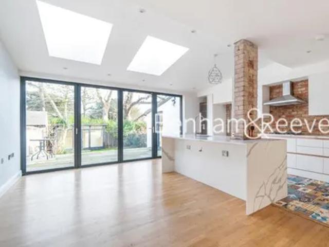 Brentmead Gardens, London, NW10 7DT, United Kingdom | 4 bed duplex for rent #139543117 | Rentberry