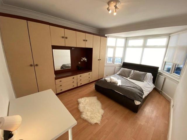Brentmead Gardens, Park Royal NW10, 5 bed detached house to rent, £750 pcm | PrimeLocation
