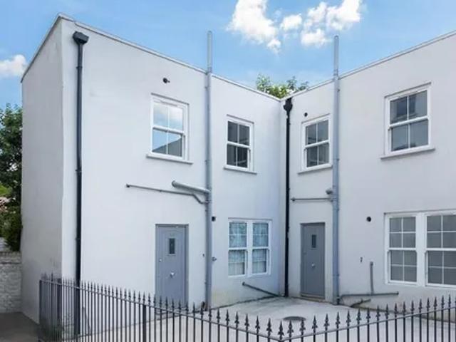 Brentford Fountain Leisure Centre, Chiswick High Road, Strand on the Green, London, W4 3AY, United Kingdom | 2 bed townhouse for rent #166526742 | Rentberry