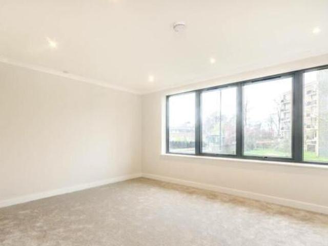 Brentford High Street, Brentford, 2 Bedroom Flat