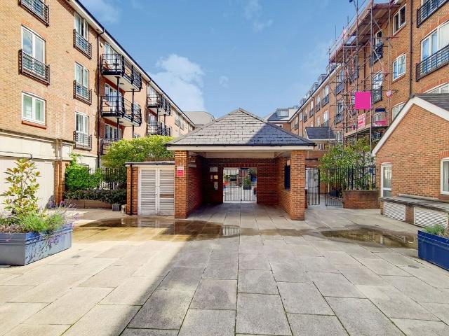 Brentford Lock, Brentford TW8, 2 bed flat to rent, £2,300 pcm | PrimeLocation