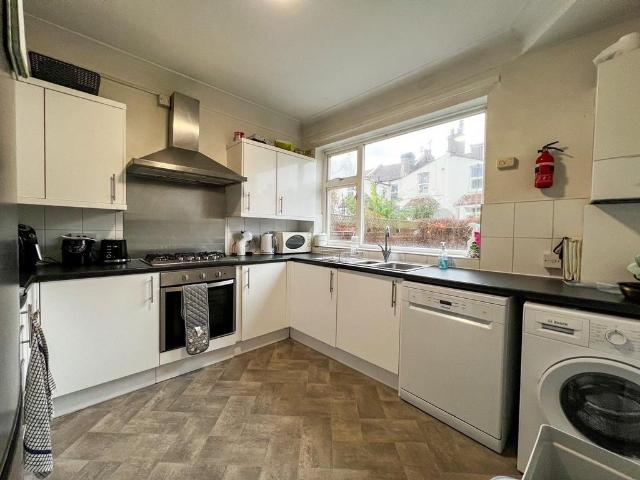 Brentry Road, Bristol BS16 5 bed terraced house to rent £2,695 pcm £622 pw