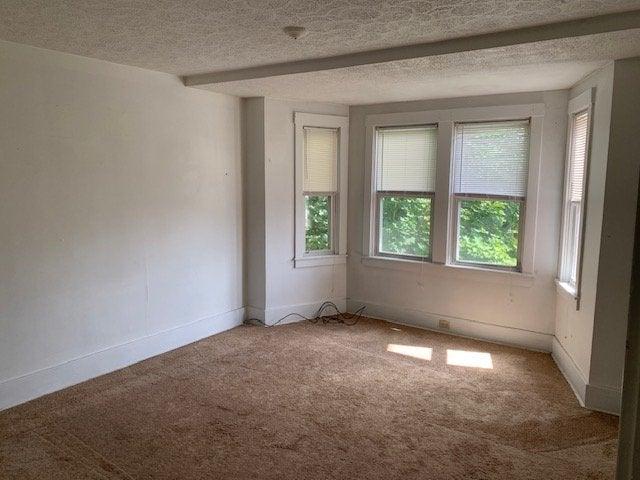 Brentwood 1 bed 1 bath Top floor $900