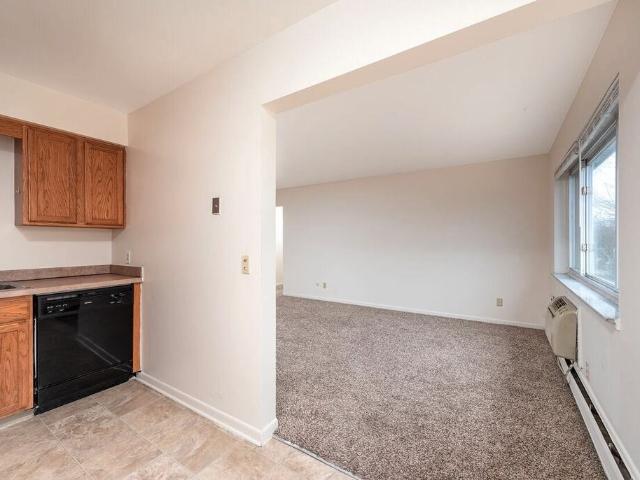 Brentwood Apartments 2 Bedroom Apartment for Rent at 2928 Kenwick Cir, Lansing, MI 48912 Groesbeck Area