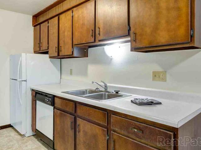 Brentwood Estates 2 Bedroom Apartment for Rent at 318 17th St Nw, East Grand Forks, MN 56721