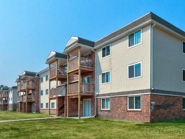 Brentwood Estates 3 Bedroom Apartment for Rent at 318 17th St Nw, East Grand Forks, MN 56721