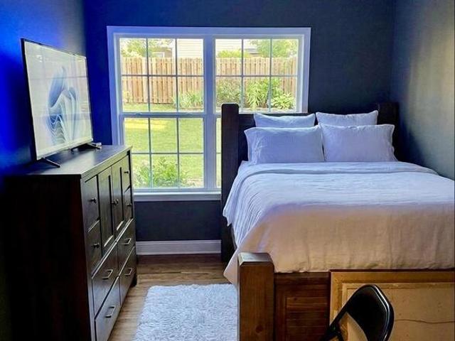 Brentwood Home, a 2 minute walk to transit stop Brentwood Ave. & Alder St. nb