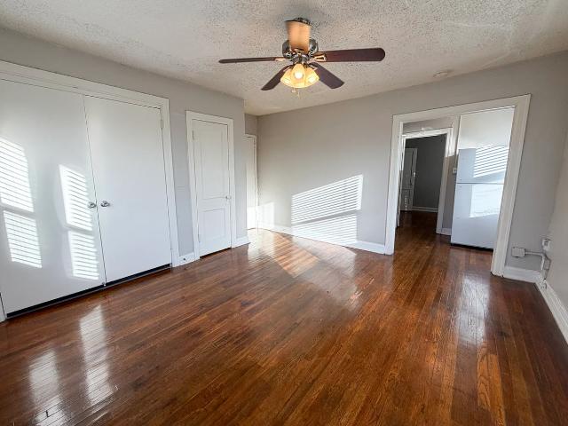 Brentwood Plaza KC Studio Apartment for Rent at 109 E 40th St, Kansas City, MO 64111 Southmoreland