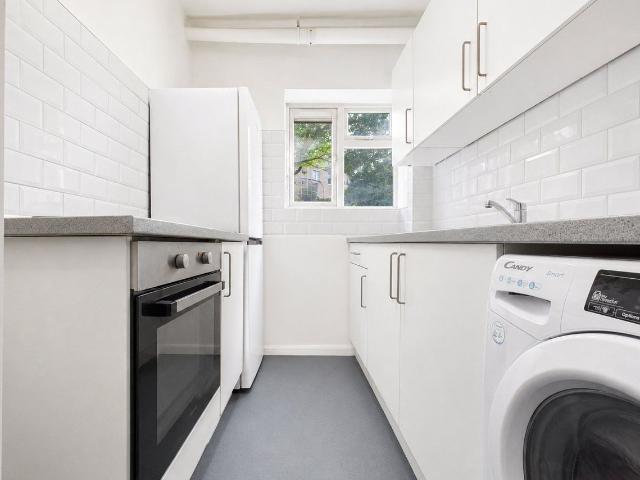 Brentwood Road, Brighton BN1, 2 bed flat to rent, £1,400 pcm | PrimeLocation