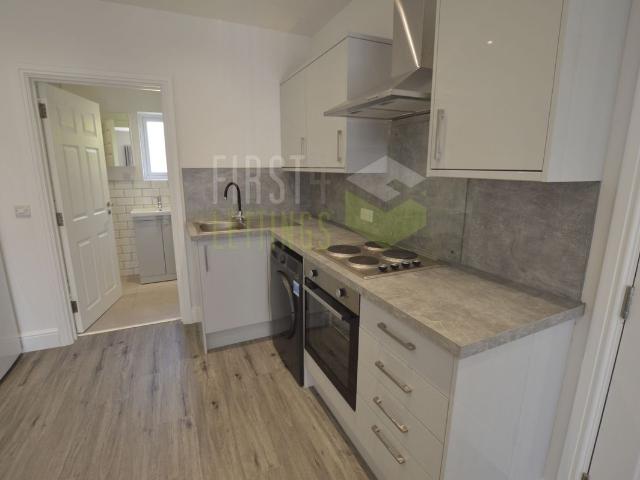 Brentwood Road, Clarendon Park LE2, Studio to rent, £802 pcm | PrimeLocation