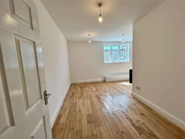 Brereton Road, Bedford, MK40