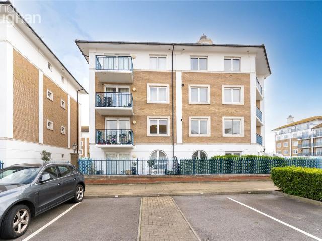 Britannia Court, The Strand, Brighton BN2, 1 bed flat to rent, £1,350 pcm | PrimeLocation