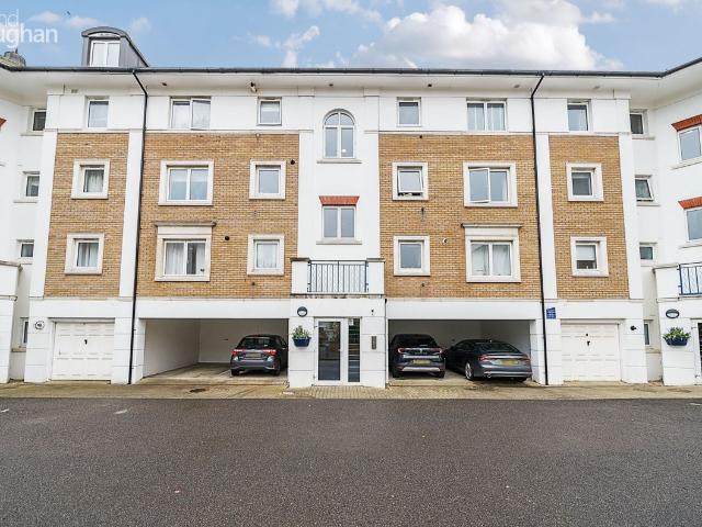 Britannia Court, The Strand, Brighton BN2, 2 bed flat to rent, £1,500 pcm | PrimeLocation